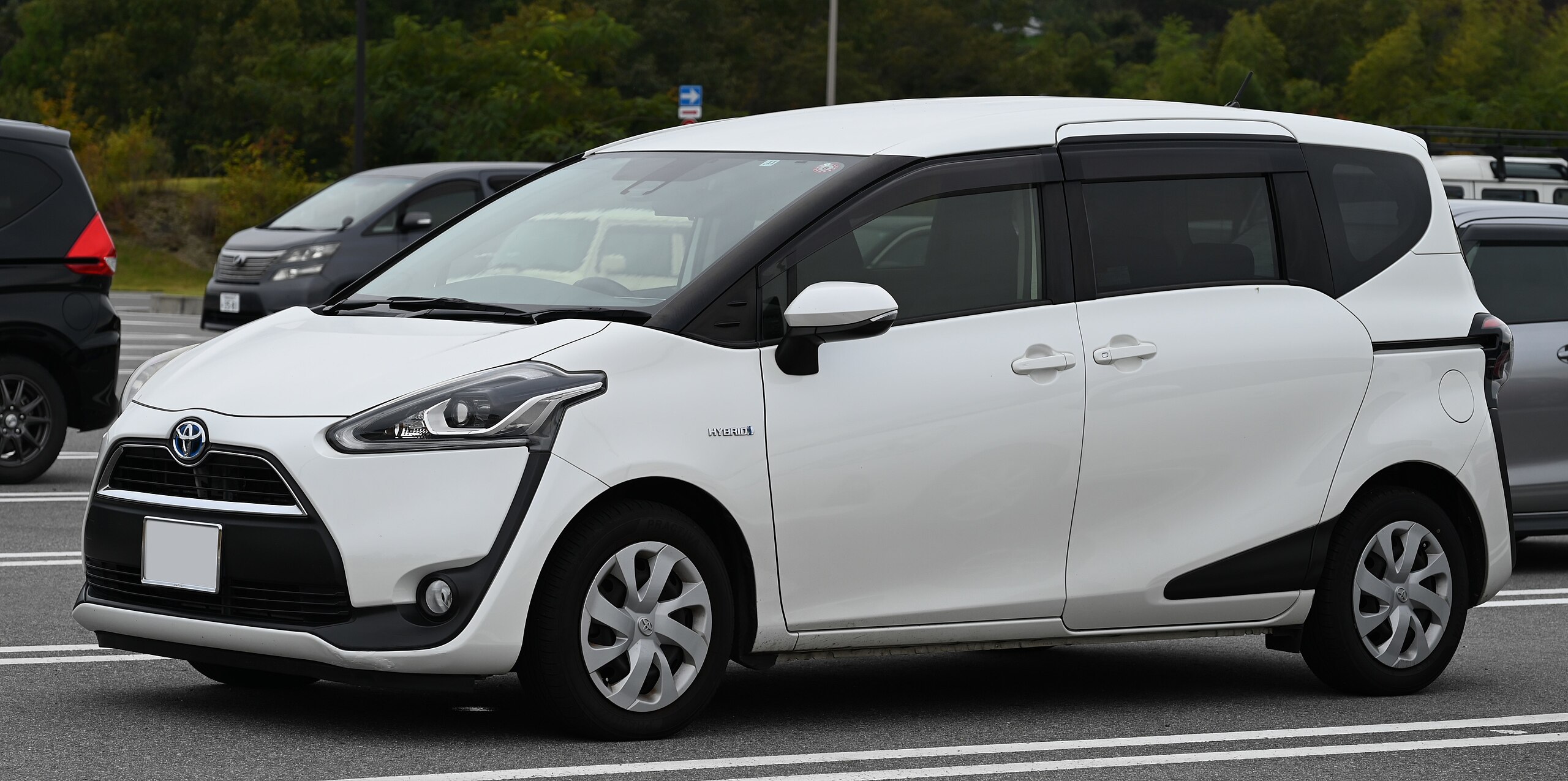 Toyota Sienta Hybrid: MPV Ramah Lingkungan dengan Fitur Pintar ...